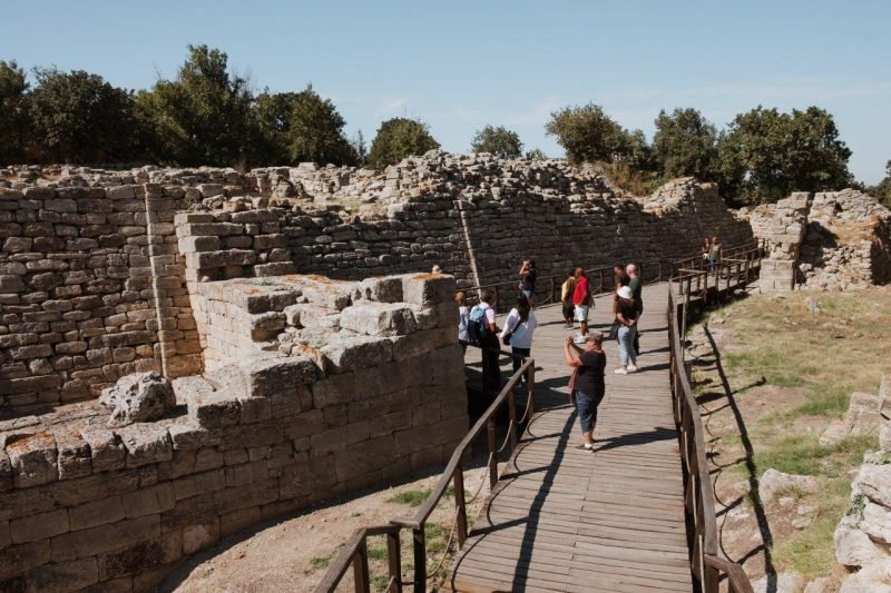 Day Trip to the Ancient City of Troy in Türkiye | Jana Meerman