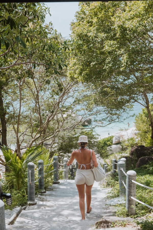 John-Suwan Viewpoint Hike on Ko Tao, Thailand | Jana Meerman